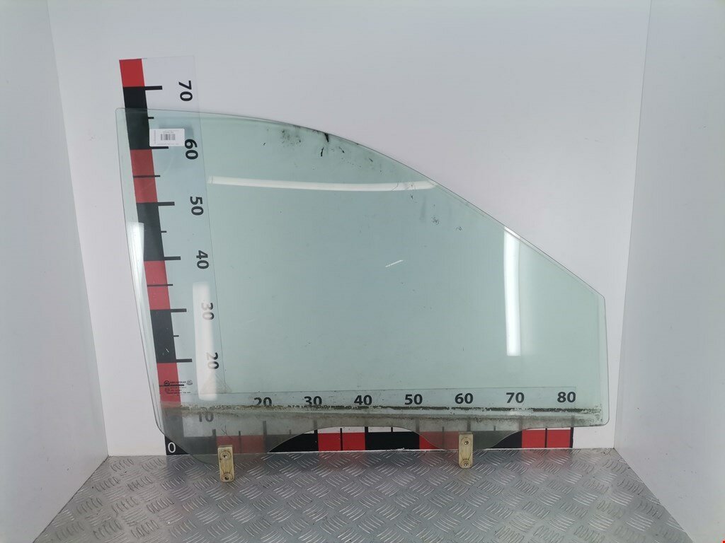 Стекло двери передней правой Kia Carnival (Sedona) 2 (VQ) 824214D000 арт. 1874452