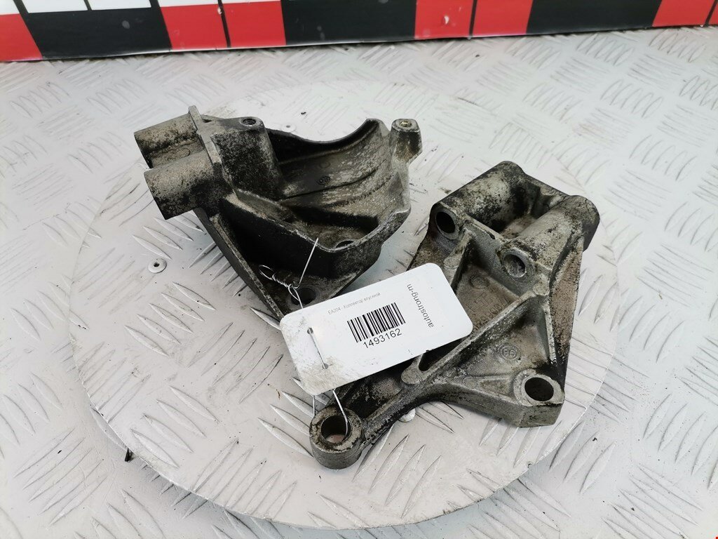 Кронштейн (крепление лапа) двигателя Renault Laguna 1 7700862199 арт. 1493162