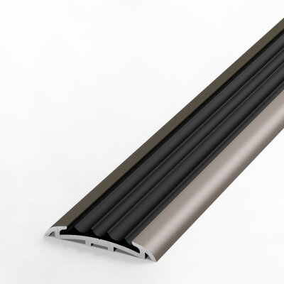 Противоскользящая накладка на ступени Лука ПС08-1, длина 2,7 м, алюминиевая анод шампань 042л, вставка из ПВХ черная 470