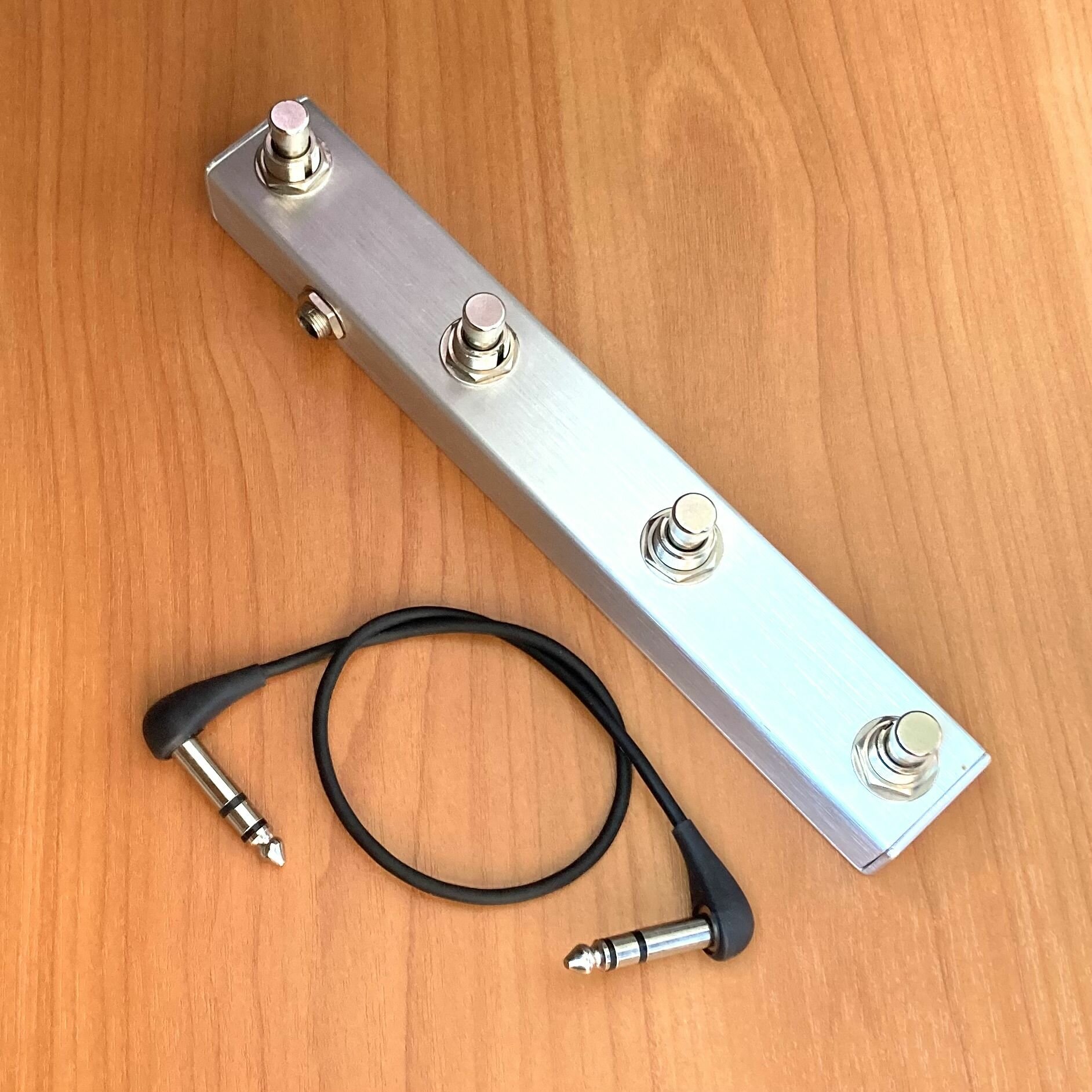 Четырехкнопочный футсвич для педалей Red Panda