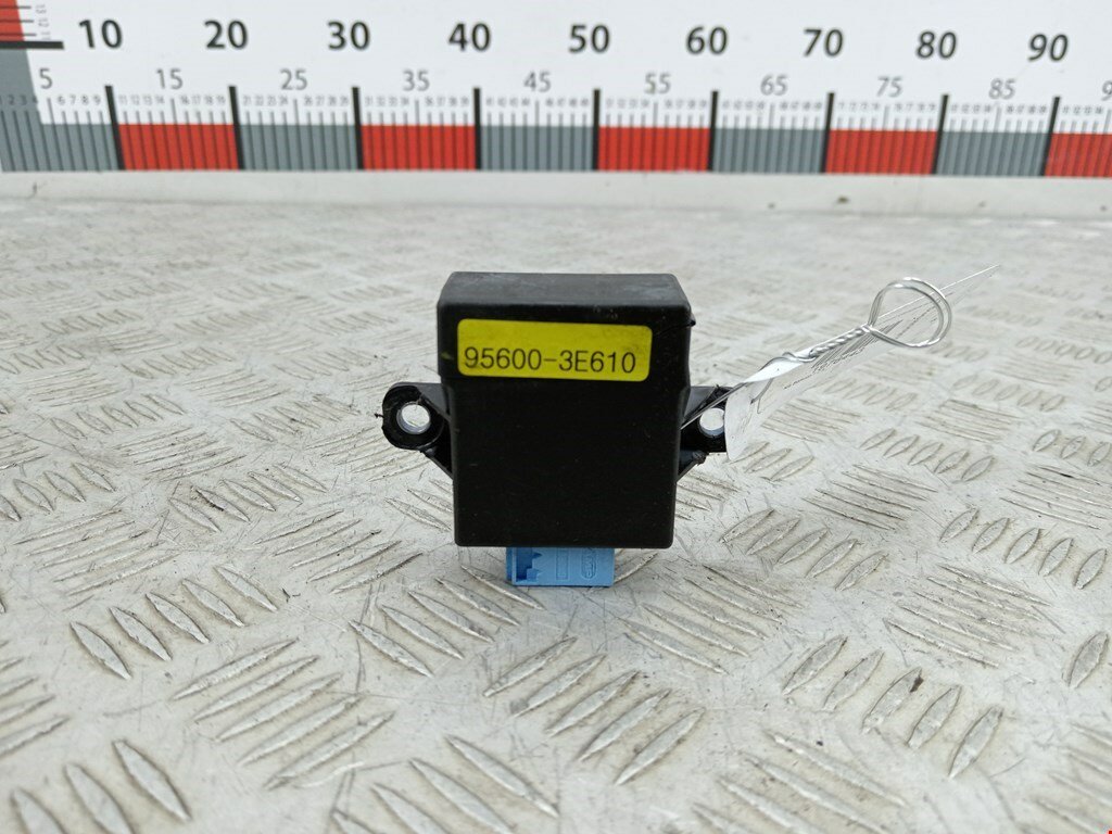 Блок управления центральным замком Kia Sorento 1 (BL) 956003E610 арт. 1976443