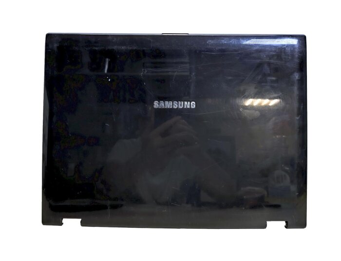 Крышка дисплея без антенн и защёлки ноутбука Samsung r60plus
