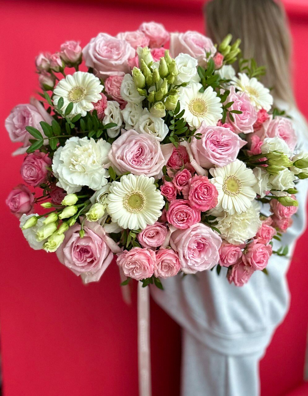 Сборный букет Цветология, гербера, роза, эустома, гвоздика, под ленту, 21 цветок