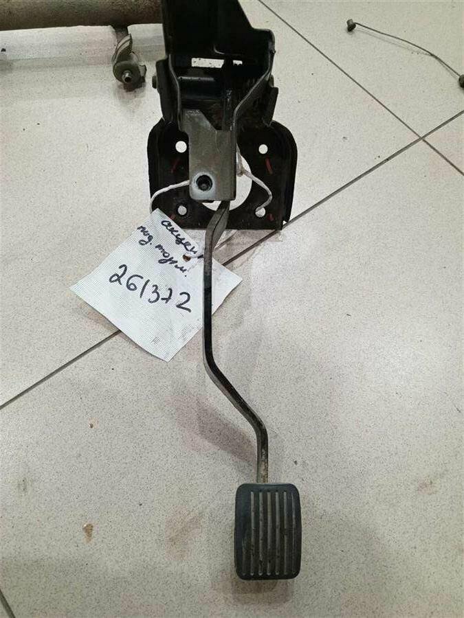 Педаль тормоза от Hyundai Accent 2000-2012