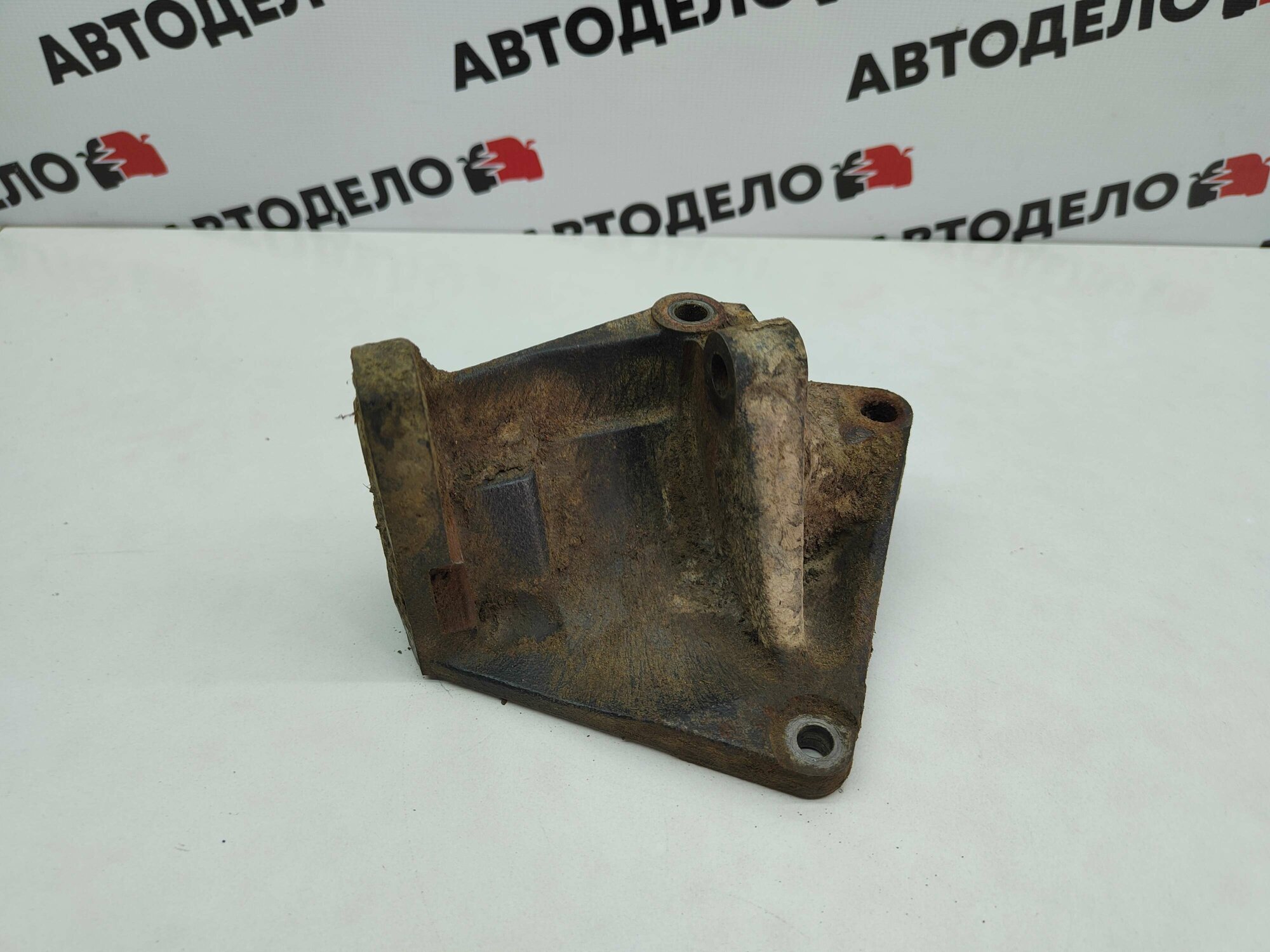 Кронштейн насоса гур Nissan Primera P11 1998 г.в