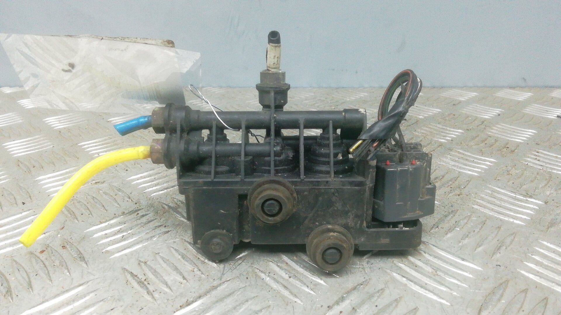 Клапан пневмоподвески LAND ROVER RANGE ROVER 3, Номер RVH500050