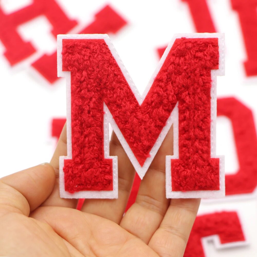 Термоклейкие нашивки с красными буквами для вышивки M