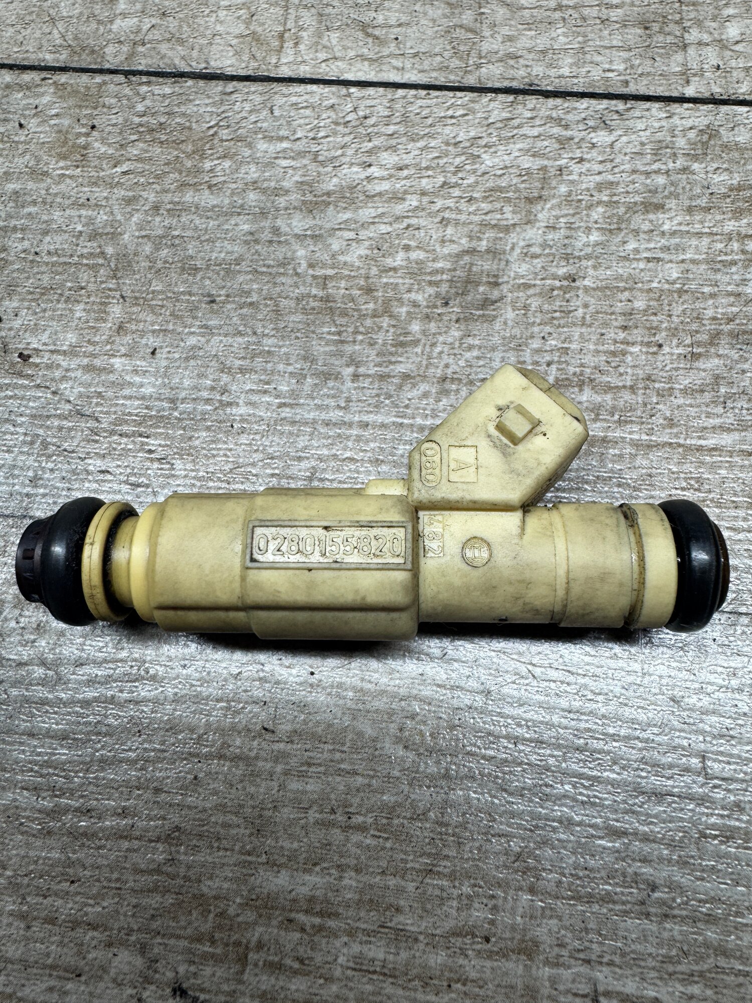 Форсунка топливная 988F-EB форд фокус 1 смотором 2 литра ZETEC-E 1049259, 1111849, 0280155820,