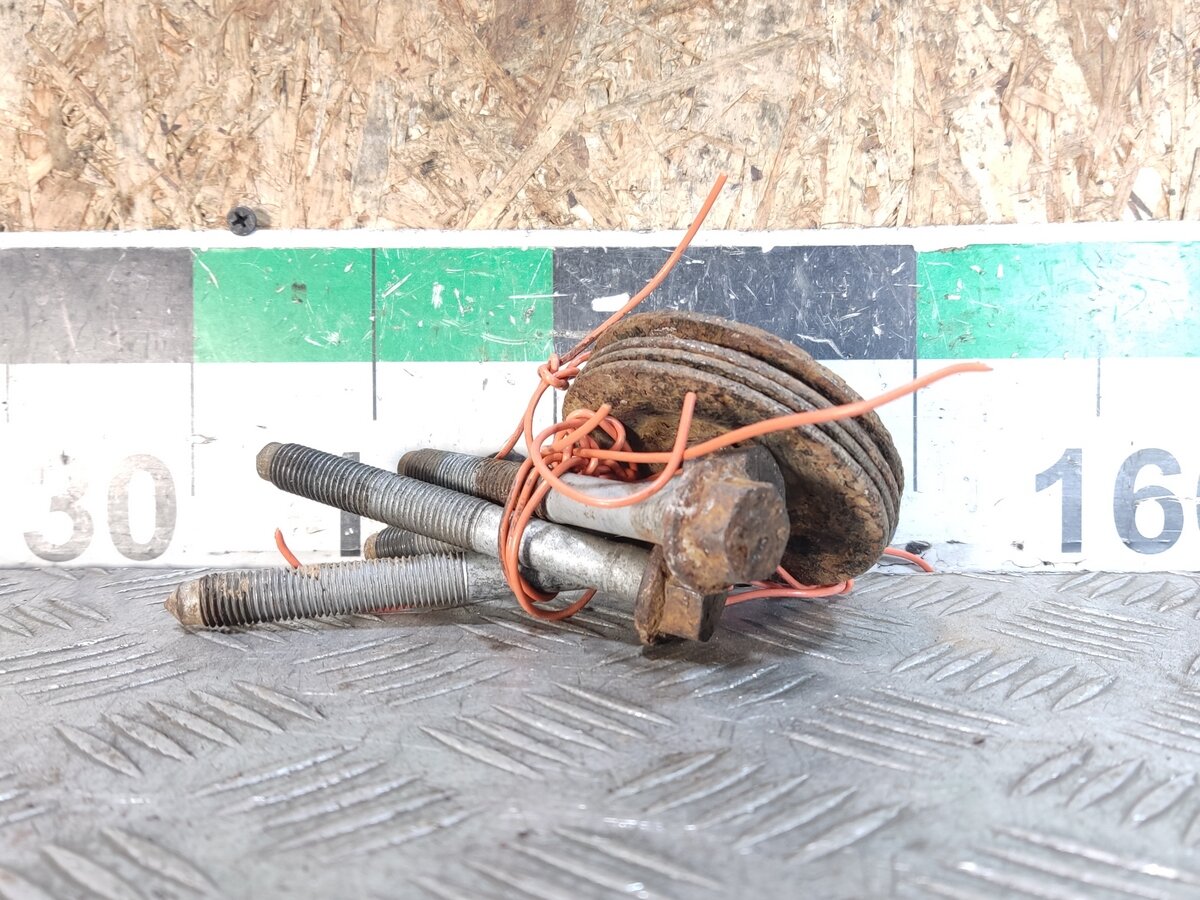 Болт подрамника заднего SAAB 9-5 1998-2002 4940177