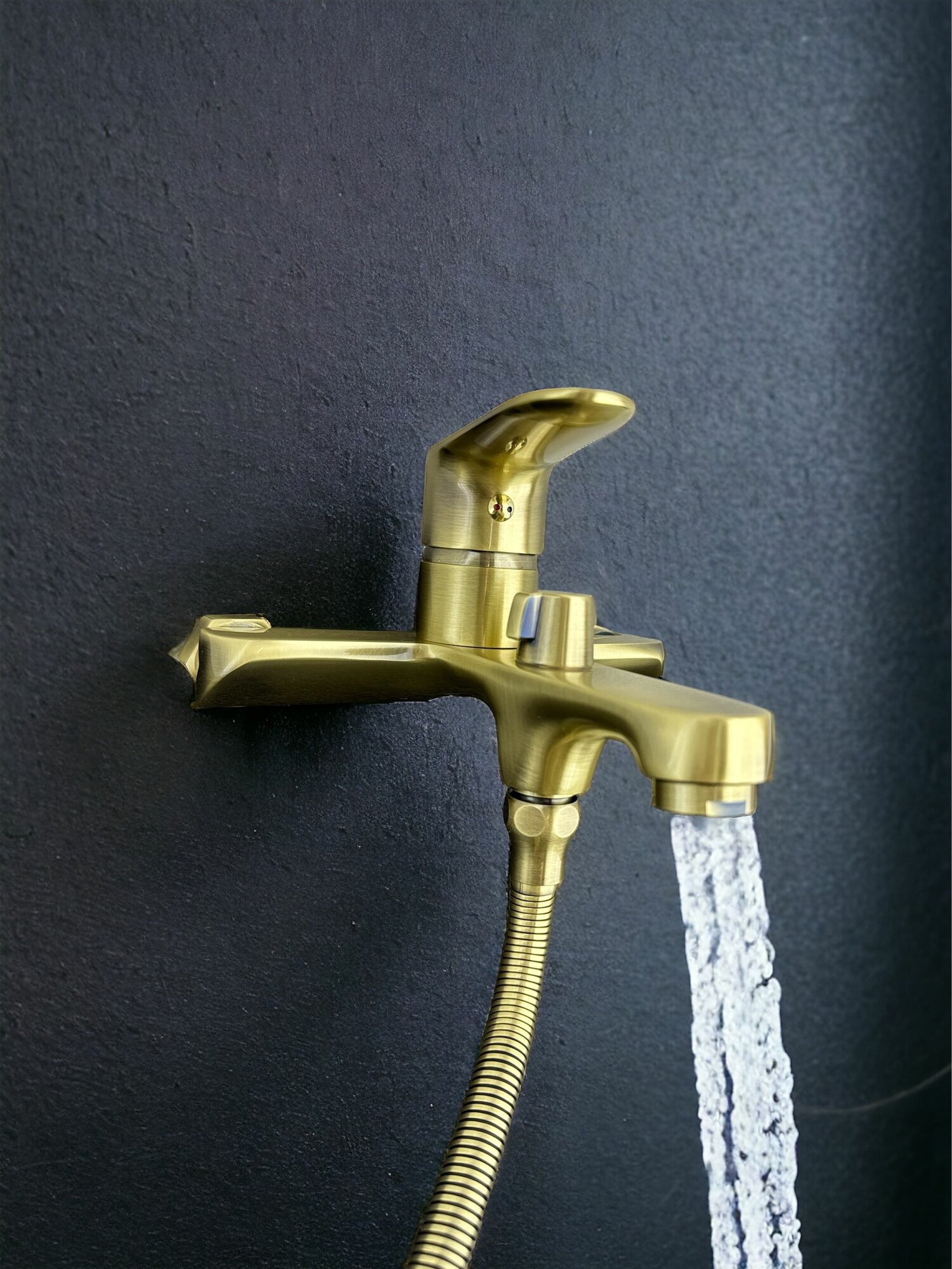 Смеситель для ванны и душа OUTE однорычажный, с коротким изливом 130 мм, бронза. Латунь.