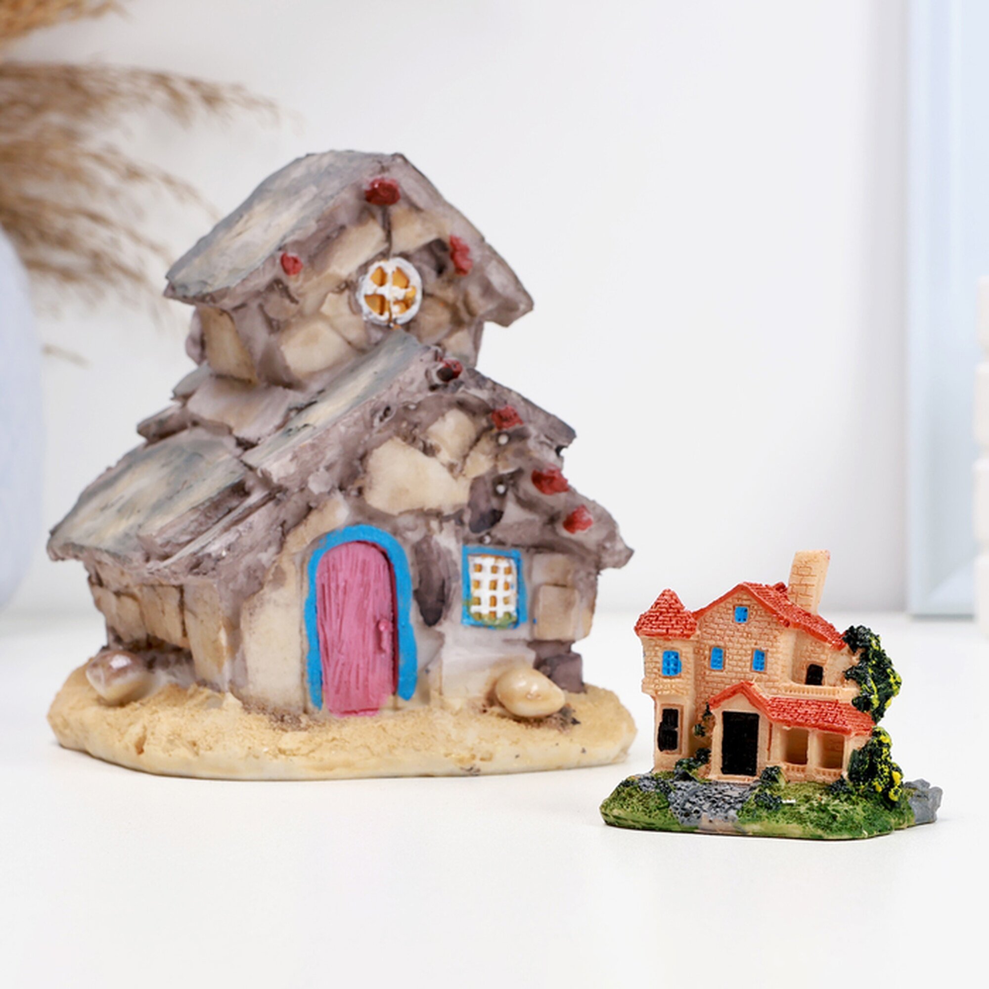 Набор фигурок полистоун «Сказочные домики», 2 шт, 10×10 см; 4×4 см