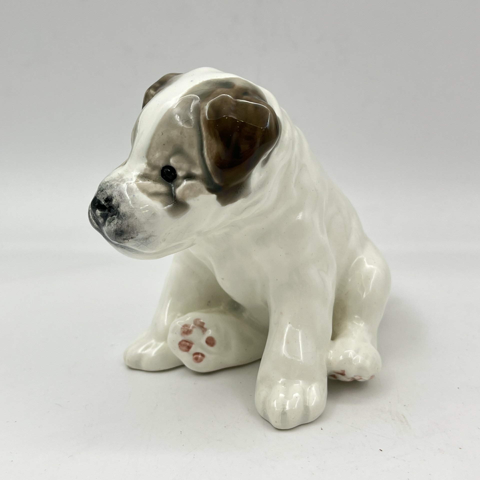 Статуэтка "Щенок", скульптор Е. М. Гуревич, фаянс, роспись