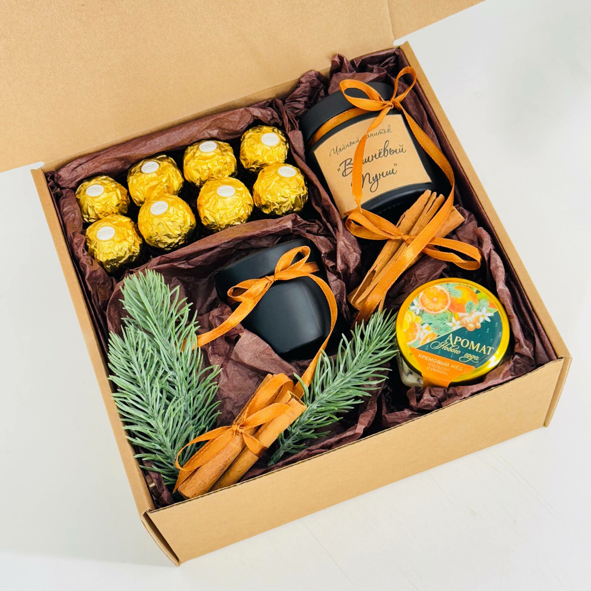 Подарочный набор сладостей. Чай элитный, конфеты Ферреро Роше, крем-мёд, свеча ручной работы. Подарок на новый год