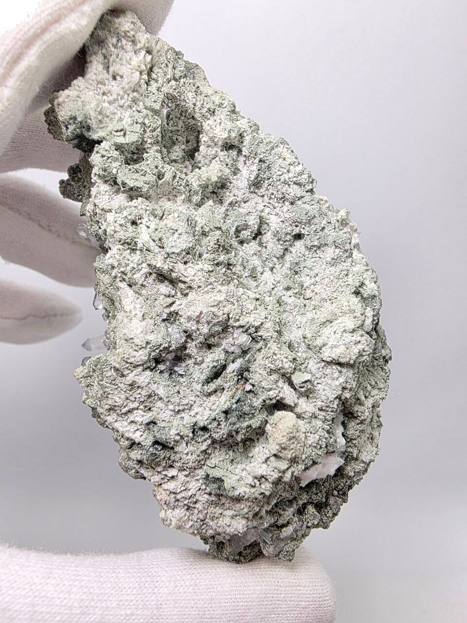 Друза кварца в хлорите 83 мм, 123 г.