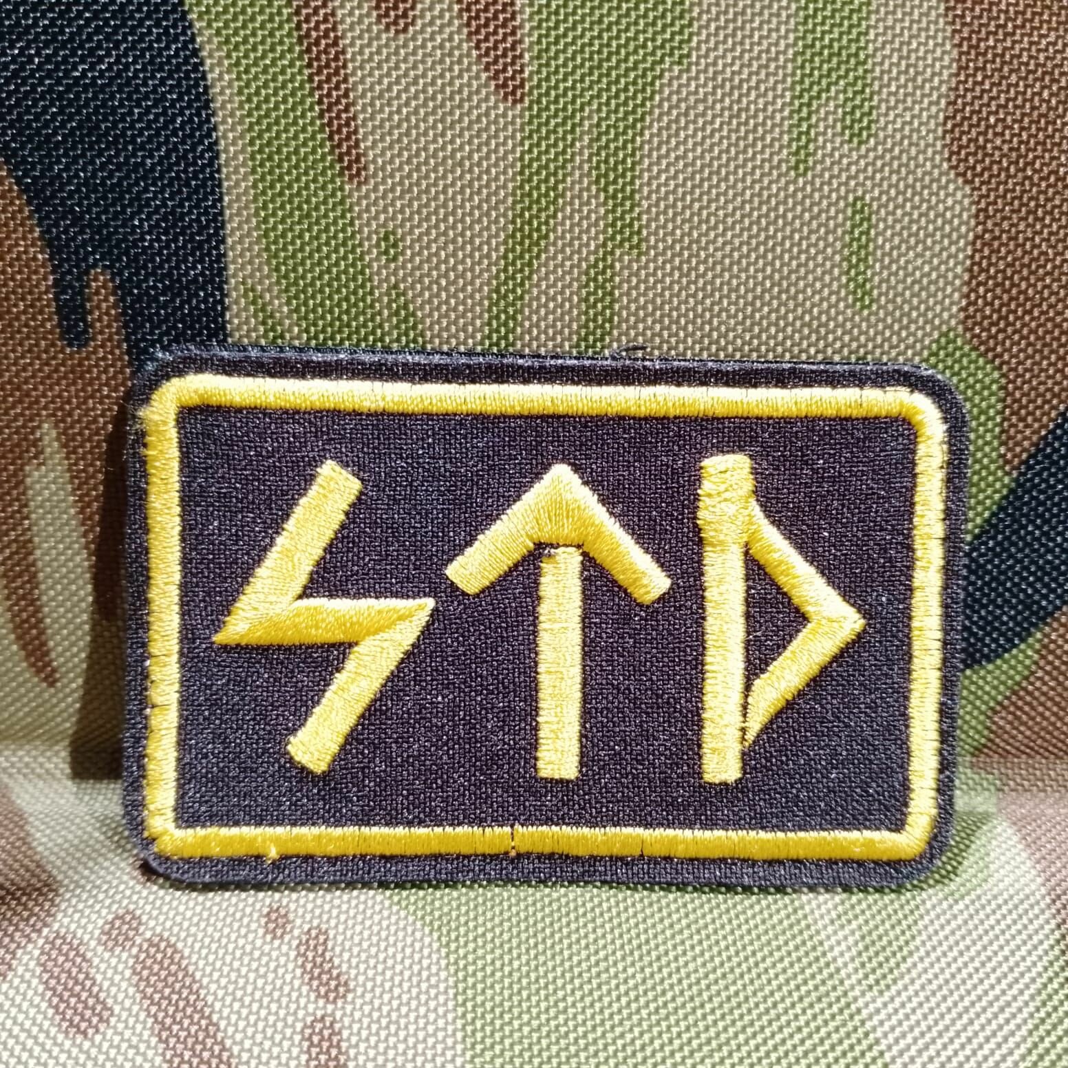 Нашивка-патч STD вышитая на липучке 7,5х4,5 черный