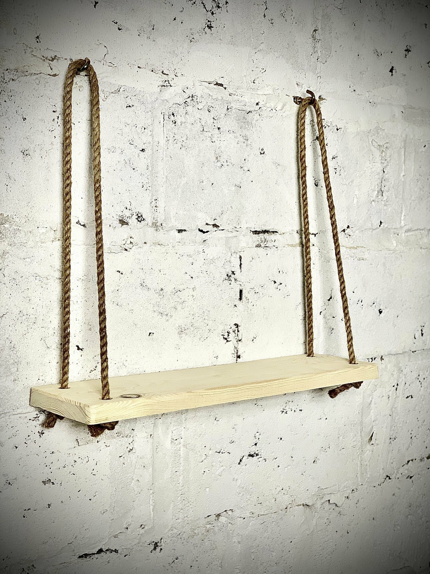 Настенная деревянная полка с канатом