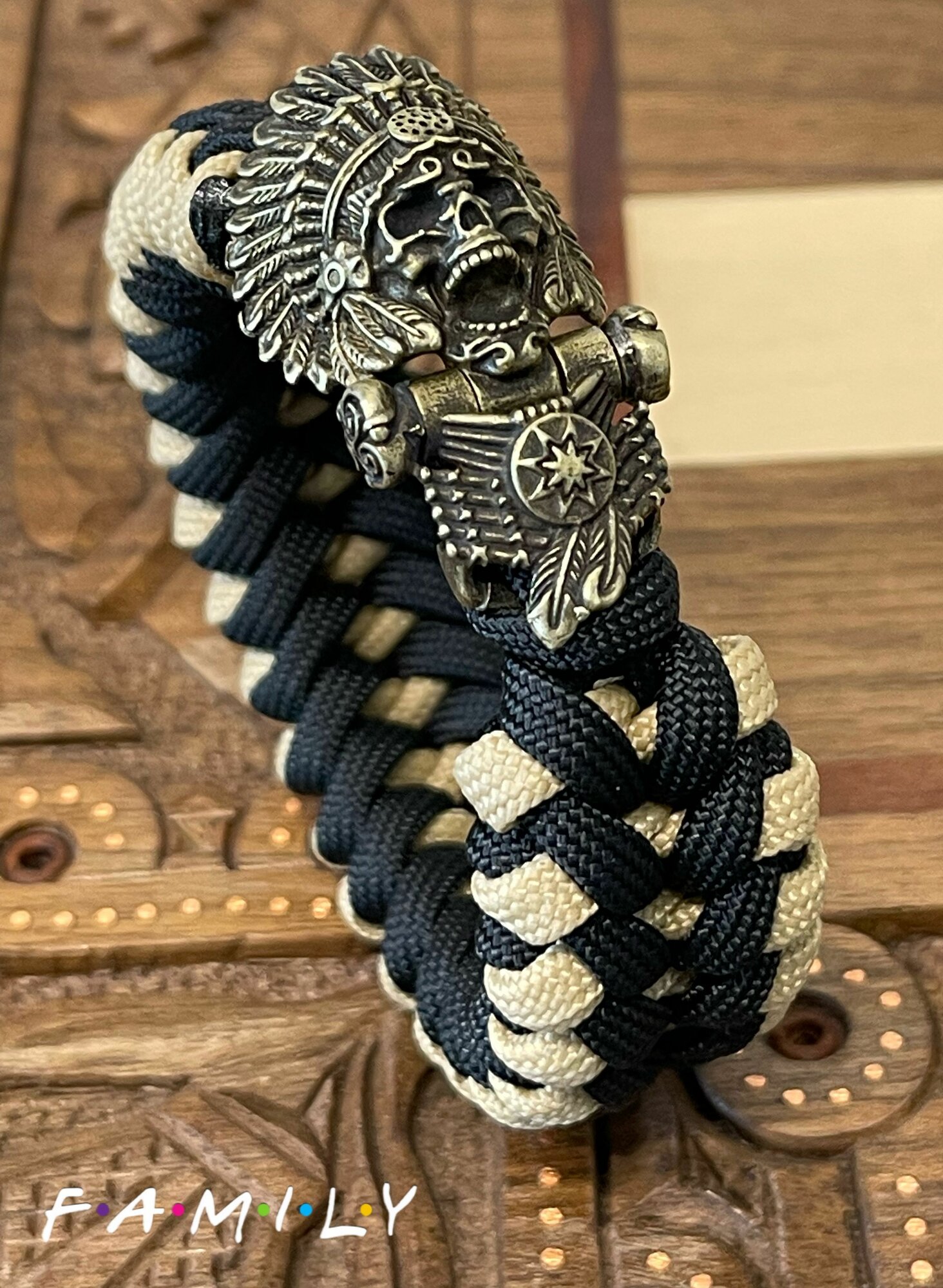 Плетеный браслет