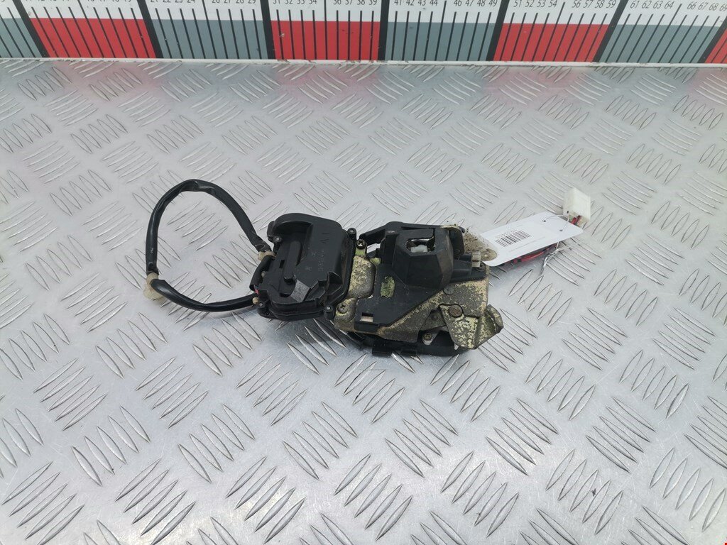 Замок двери задней левой Mazda Premacy CB0773310D арт. 1930453