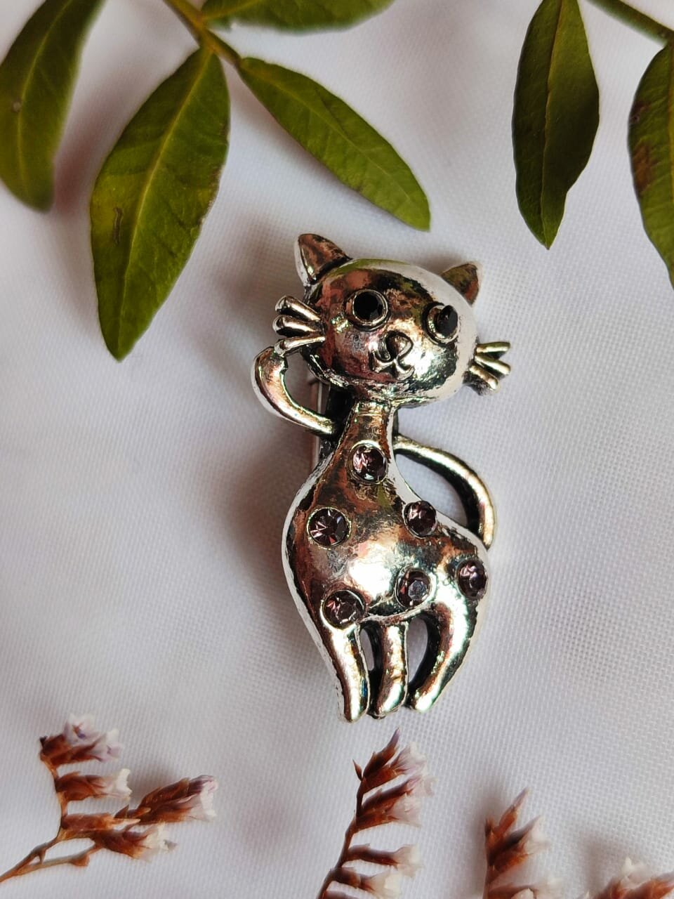 Брошь, стразы