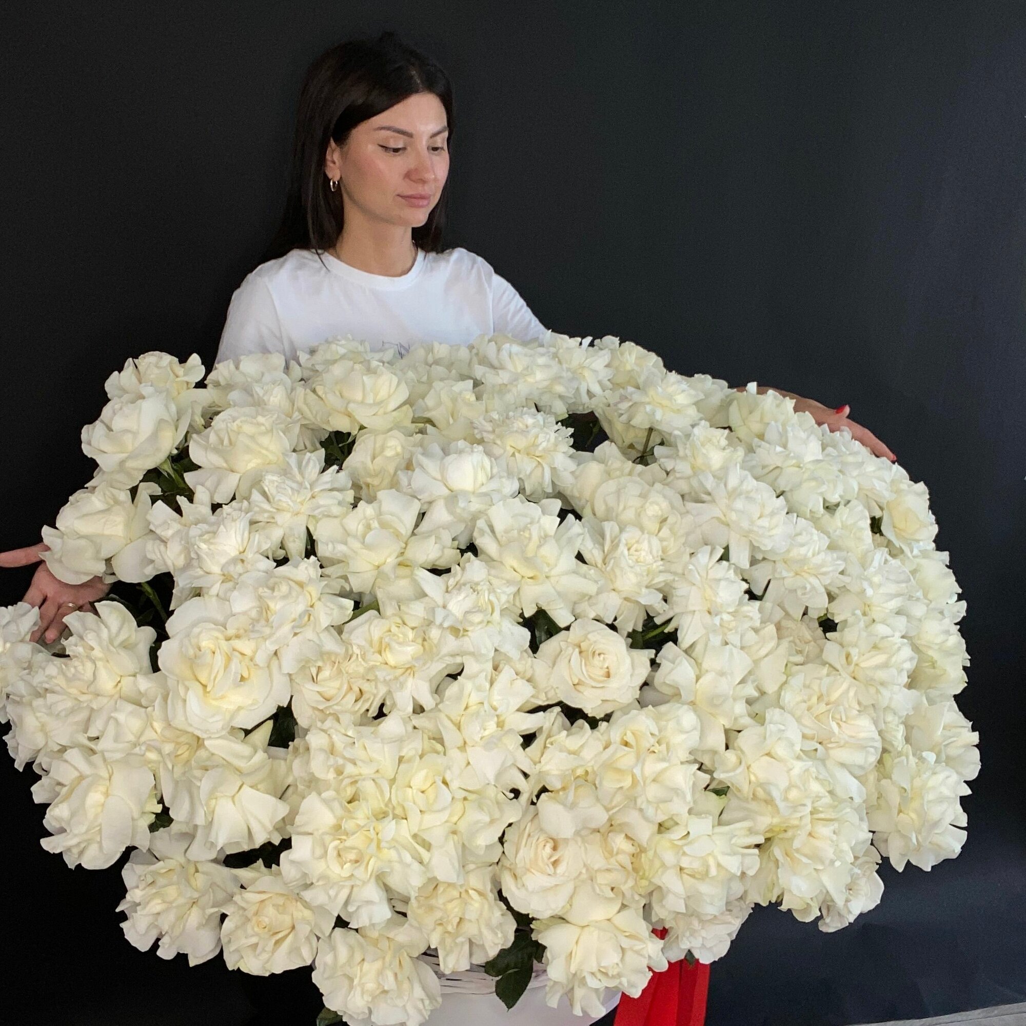 Большой букет в корзине