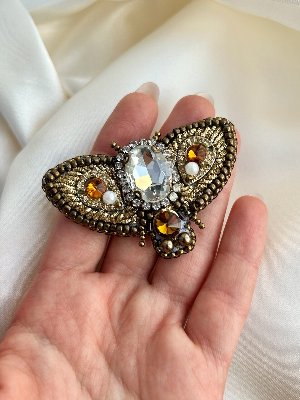 Брошь, стразы, кристалл