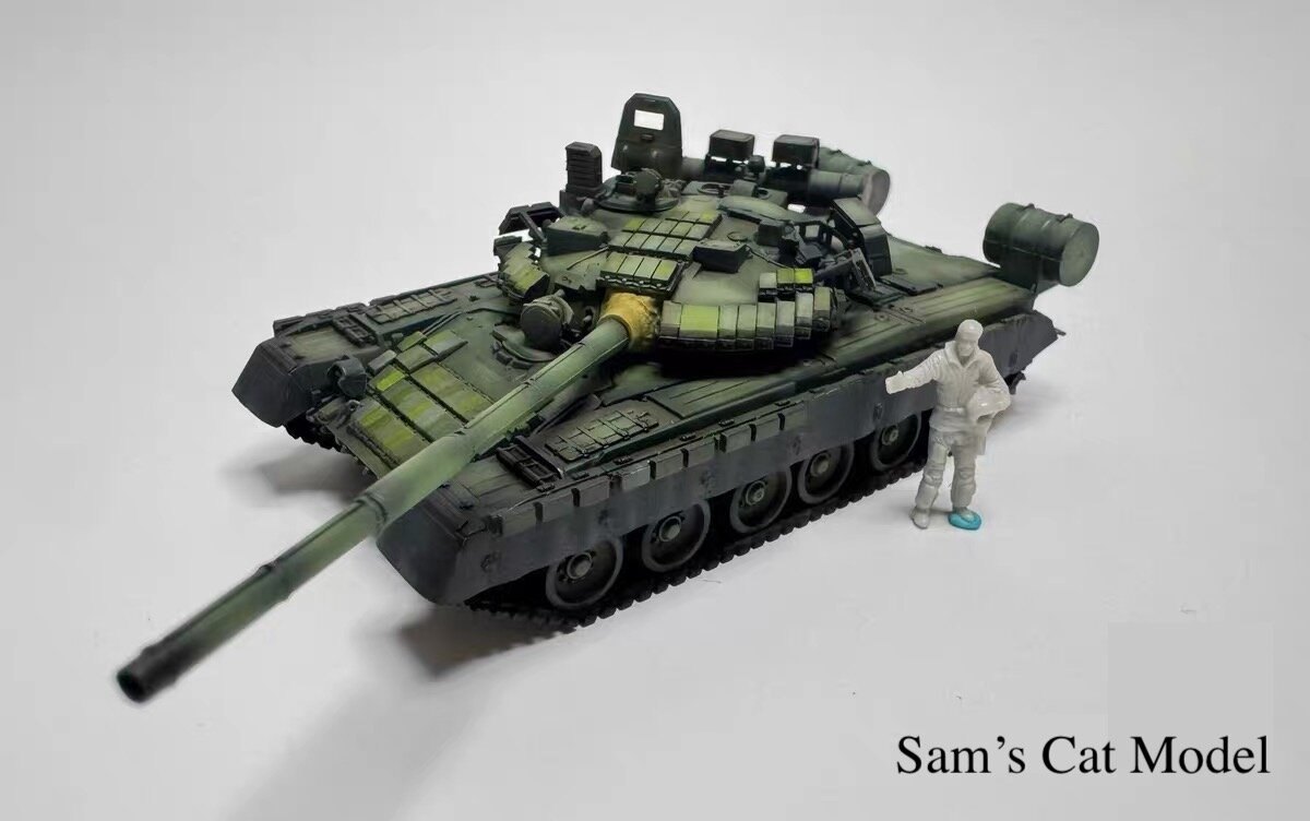 Российский основной боевой танк Т-80БВ в масштабе 1:72