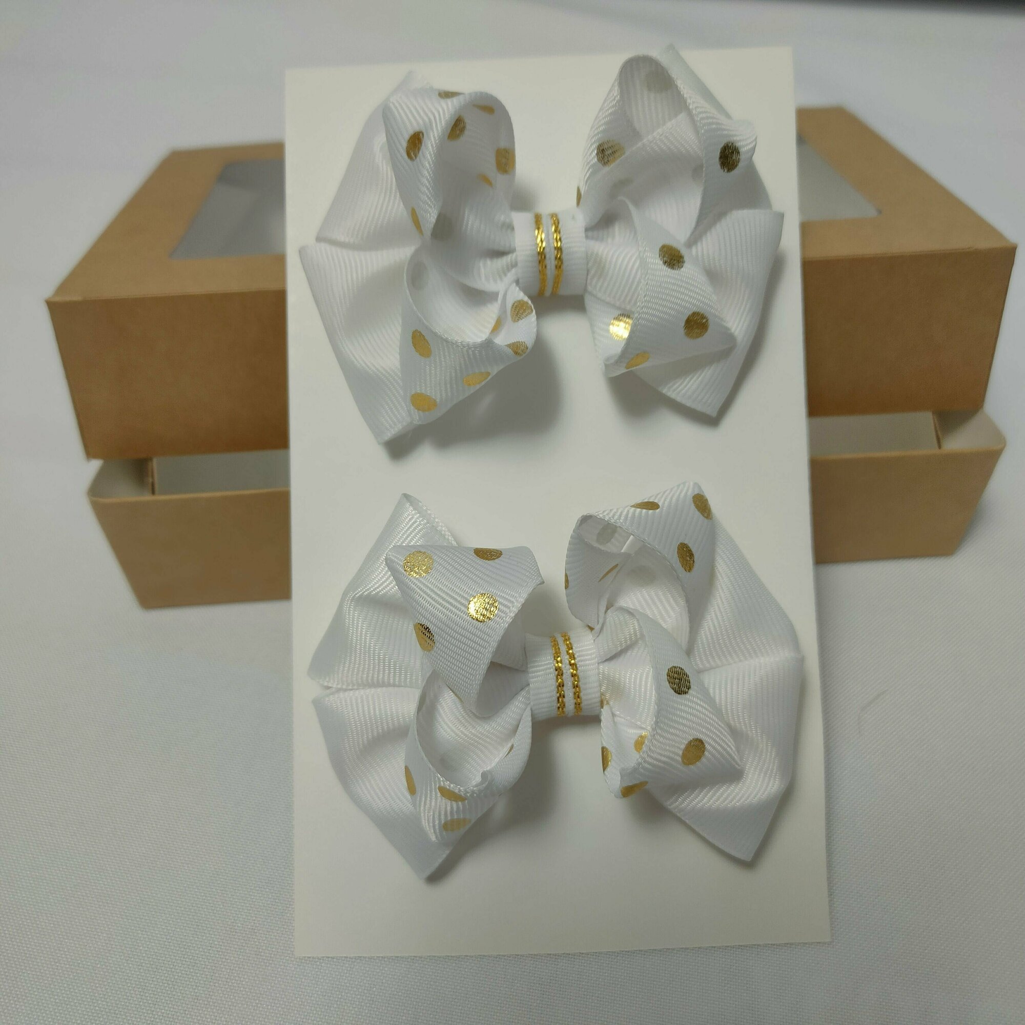 Банты "бабочки" 8 см, нарядные банты в школу и детский сад, на резинке, с рисунком