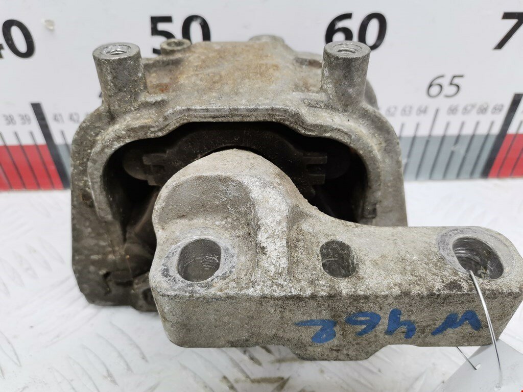 Подушка (опора) крепления двигателя Volkswagen Passat 6 3C0199555 арт. 1997533