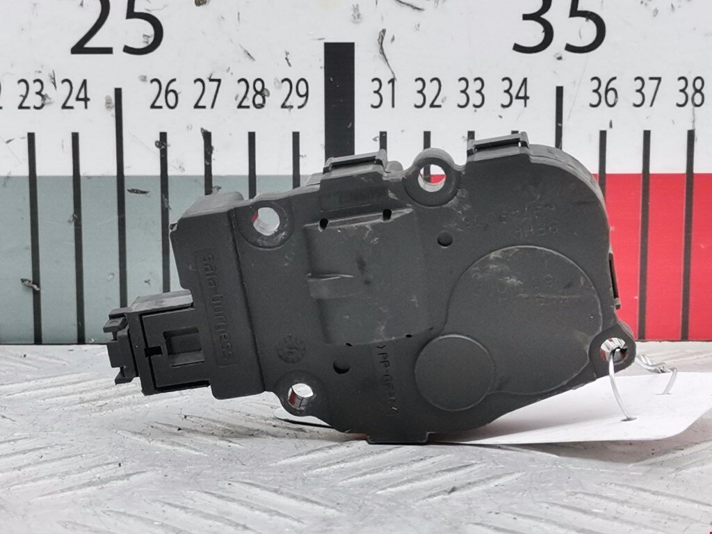 Сервопривод (электропривод моторчик привода) заслонки печки Mercedes C-Class (W204) A2219066900 арт. 1881982