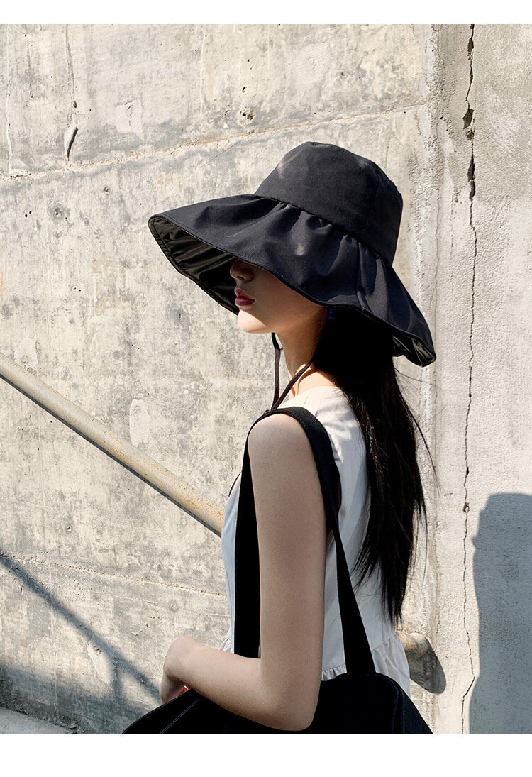 Шляпа-ушанка женская, виниловый козырек, черная