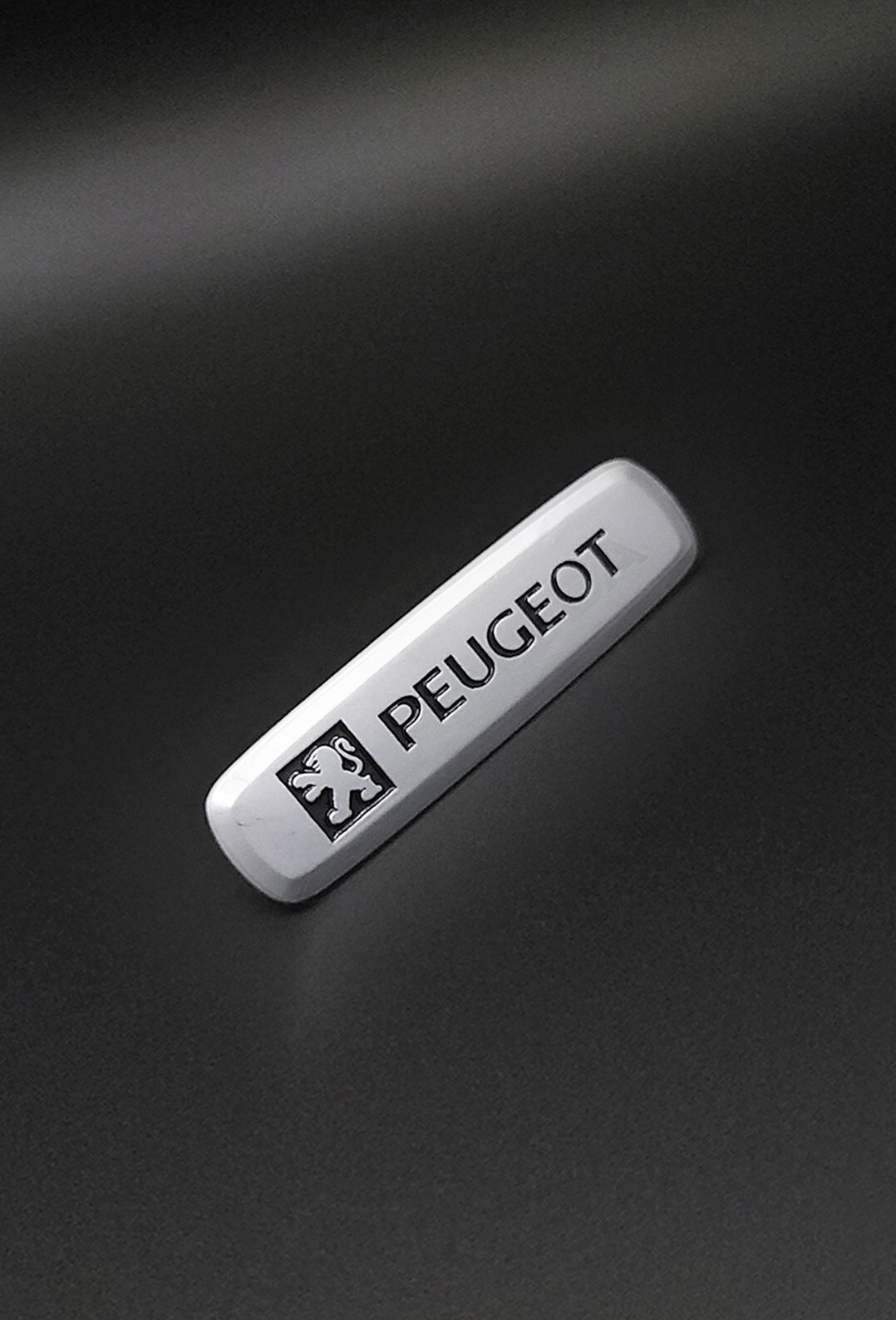 Шильдик (логотип) Peugeot металлический для автоковриков EVA Smart