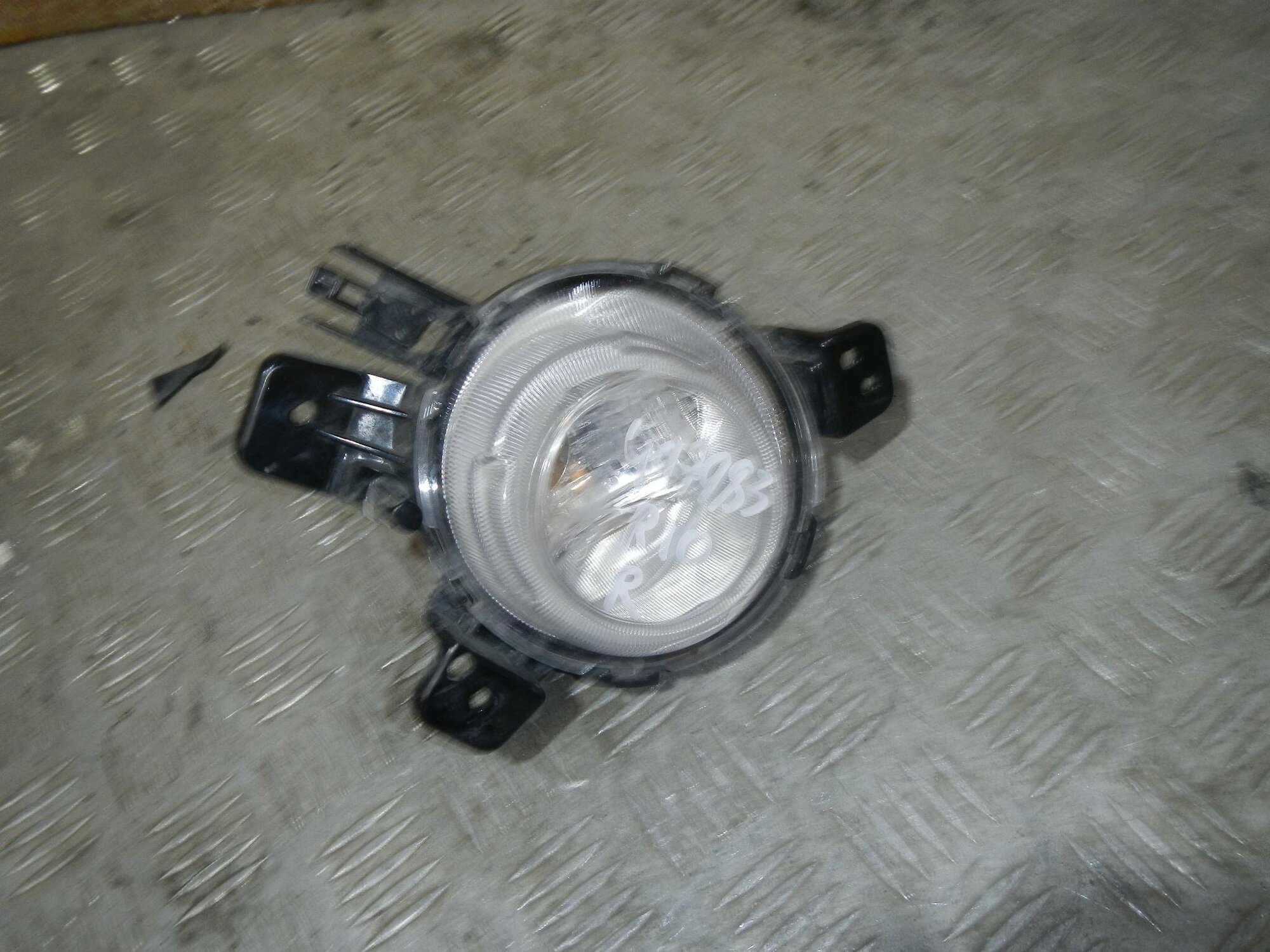 Б/У Фара противотуманная правая, KIA (Киа)-RIO (17-) KIA RIO (17-) деформация на корпусе, трещина на стекле. 497983 Hyun...