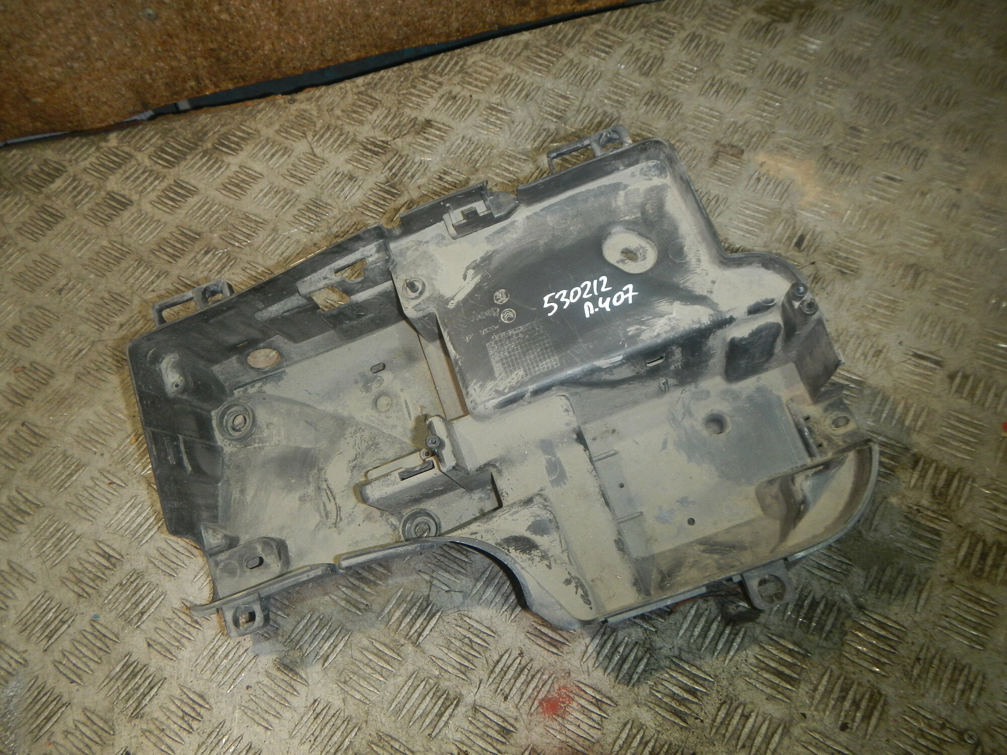 Б/У Корпус блока предохранителей, Peugeot (Пежо)-407 (04-) PEUGEOT 407 (04-) Задиры. 530212 Peugeot-Citroen арт. 9644855880