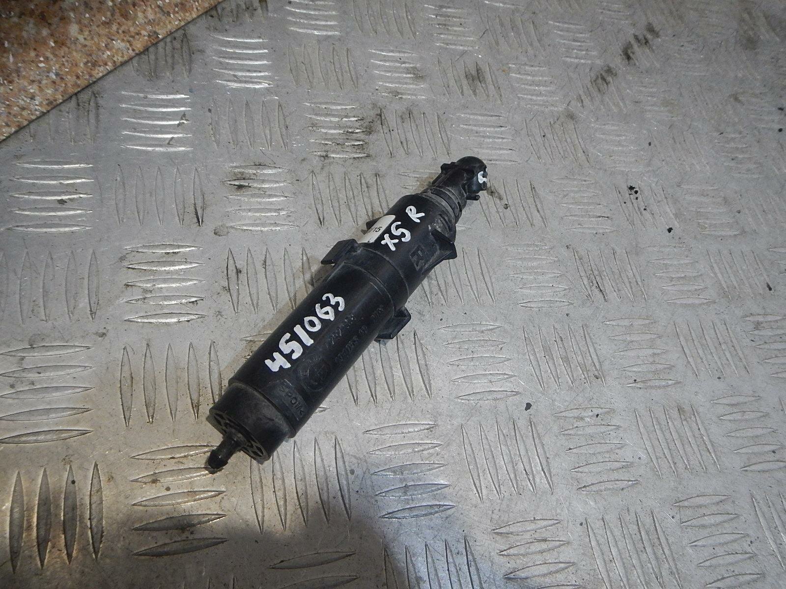 Б/У Форсунка омывателя фары, BMW (БМВ)-X5 (F15) (13-18) BMW X5 (F15) (13-18) Правая. Сломаны крепления крышки. 451063 BMW...