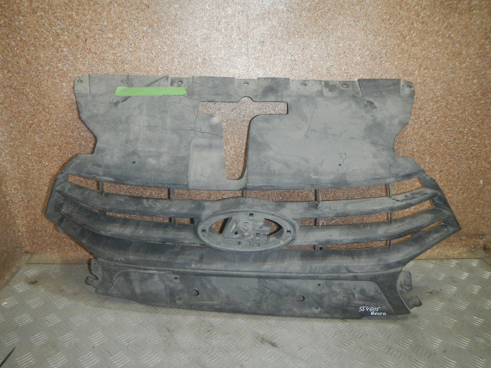 Б/У Решетка радиатора, ВАЗ (VAZ)-LADA VESTA (веста) LADA VESTA (Веста) Царапины, сломано крепление, трещина. 554605 LADA...