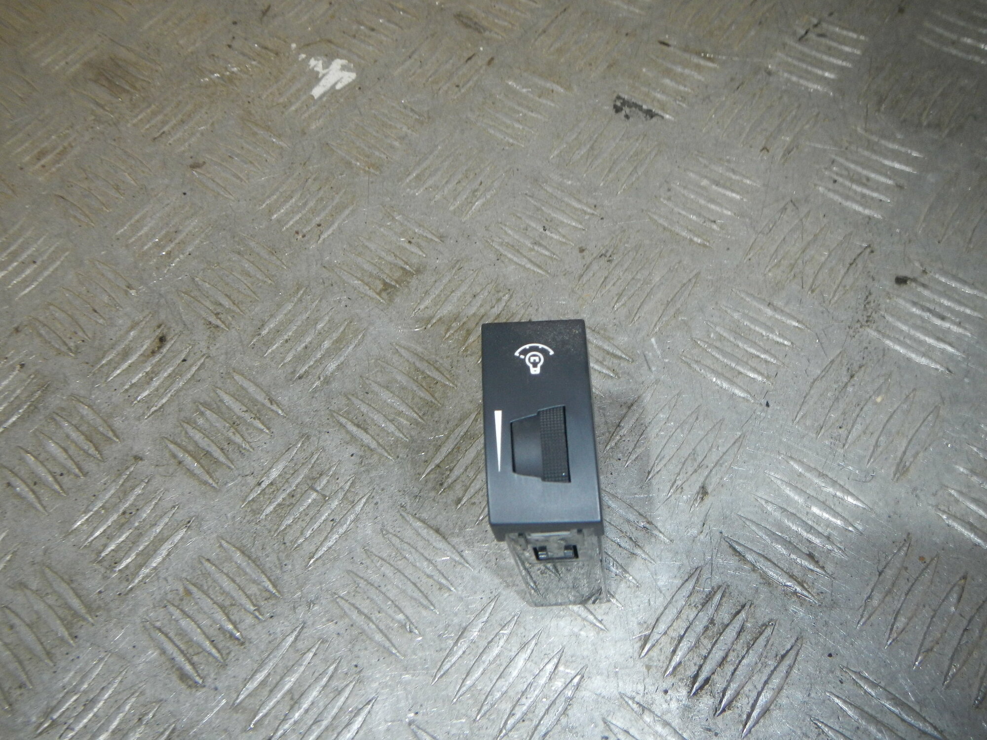 Б/У Кнопка освещения панели приборов, KIA (Киа)-MAGENTIS (05-10) KIA MAGENTIS (05-10) Потертости. 571267 Hyundai-KIA арт...