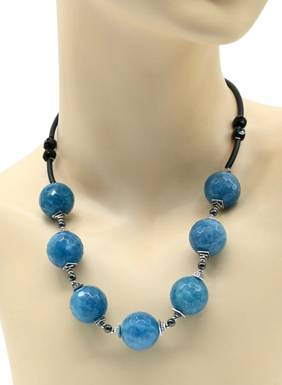 Колье, кварц