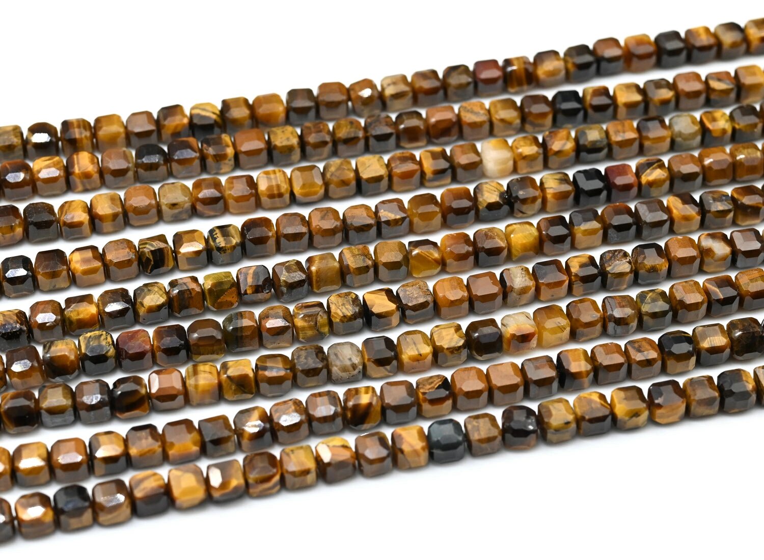 Бусины из тигрового глаза кубик гр.5мм, 38см, 75 бусин .