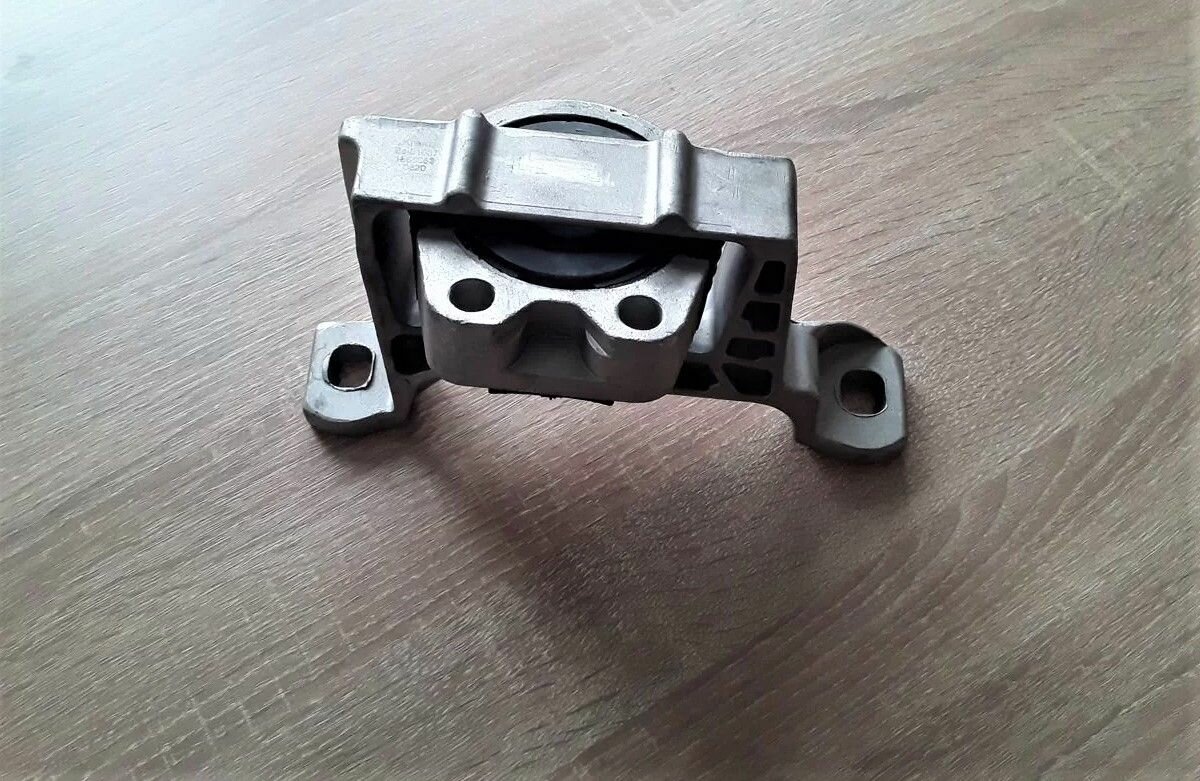 Подушка двигателя верхняя правая гидроопора на Форд Фокус 2 (1.4-1.6 л), Фокус 3 (1.6 л), Вольво C30 S40 (1.6 л)