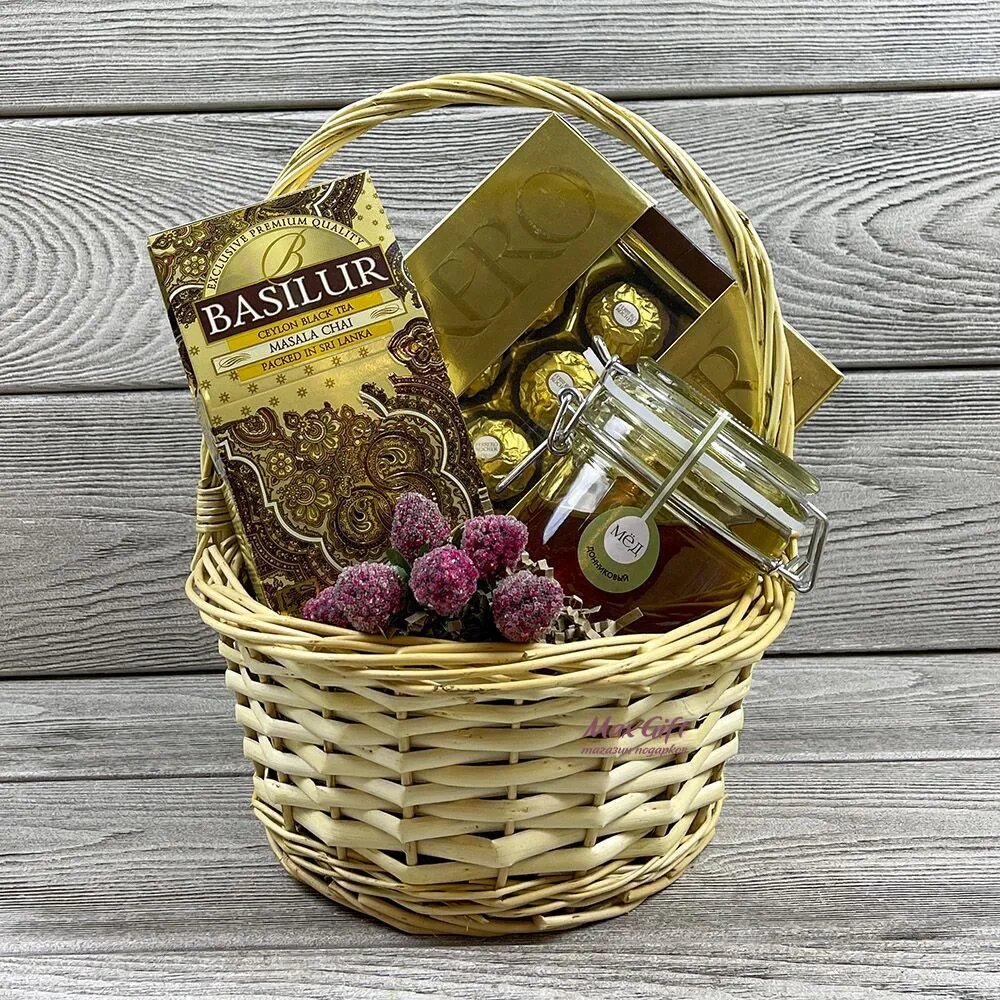Подарочная корзина Макс-Гифт "Медовый Десерт" с чаем и конфетами