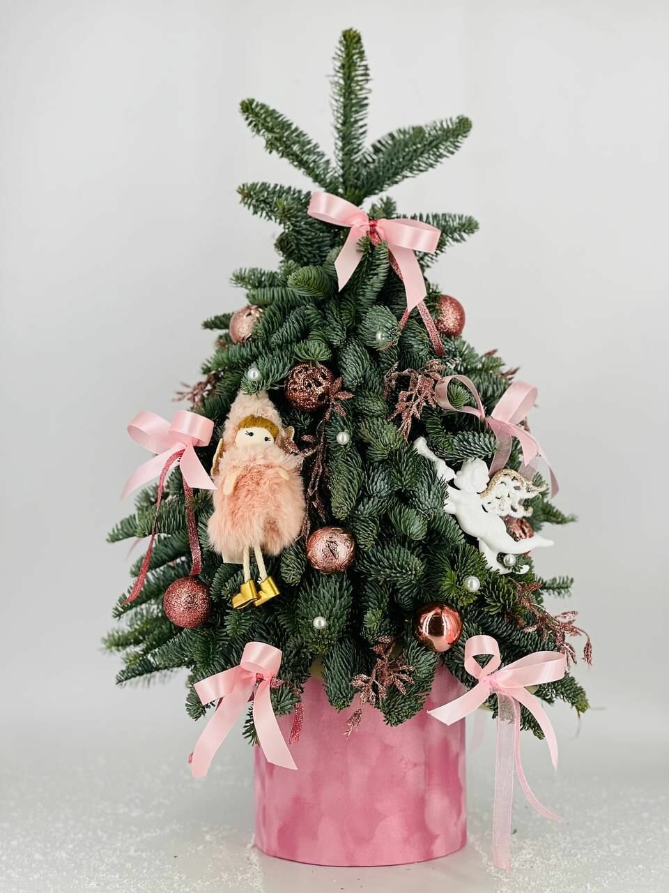 Елка живая нарядная, нобилис, новогодняя композиция из живой хвои, 70 см.