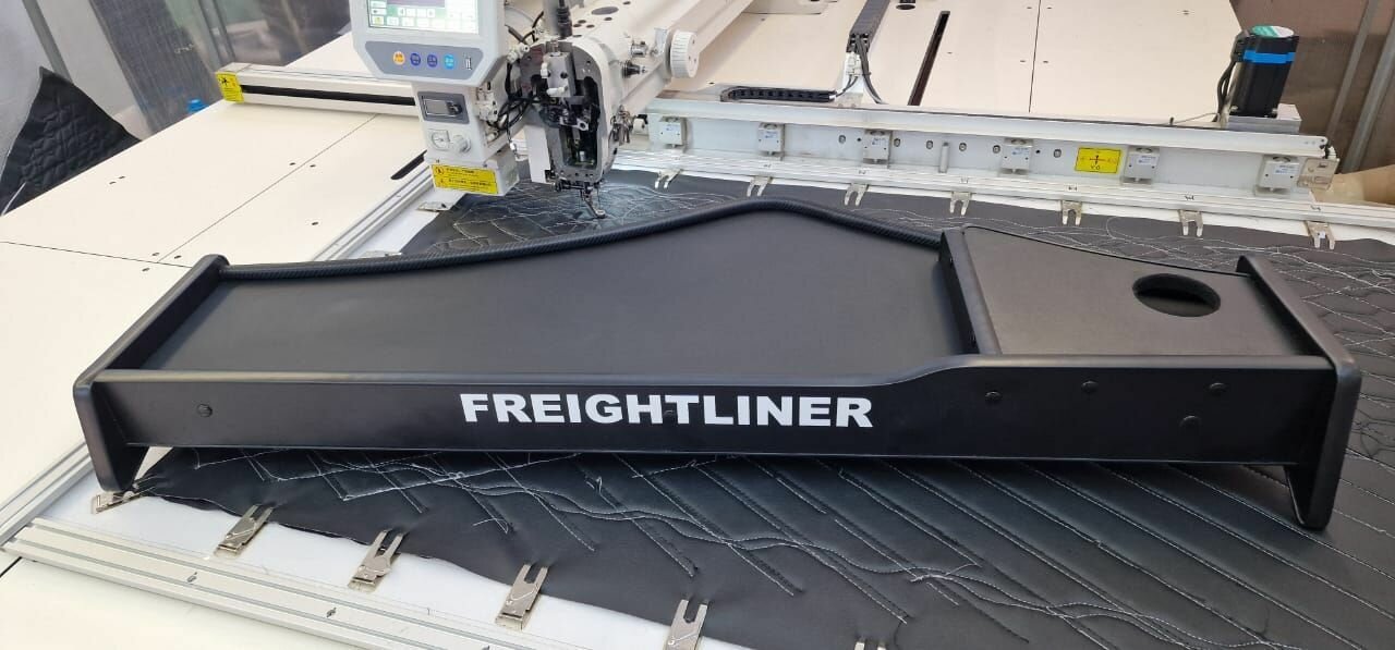 Стол полка для Freightliner 2-яруса Чёрная кожа Чёрная труба
