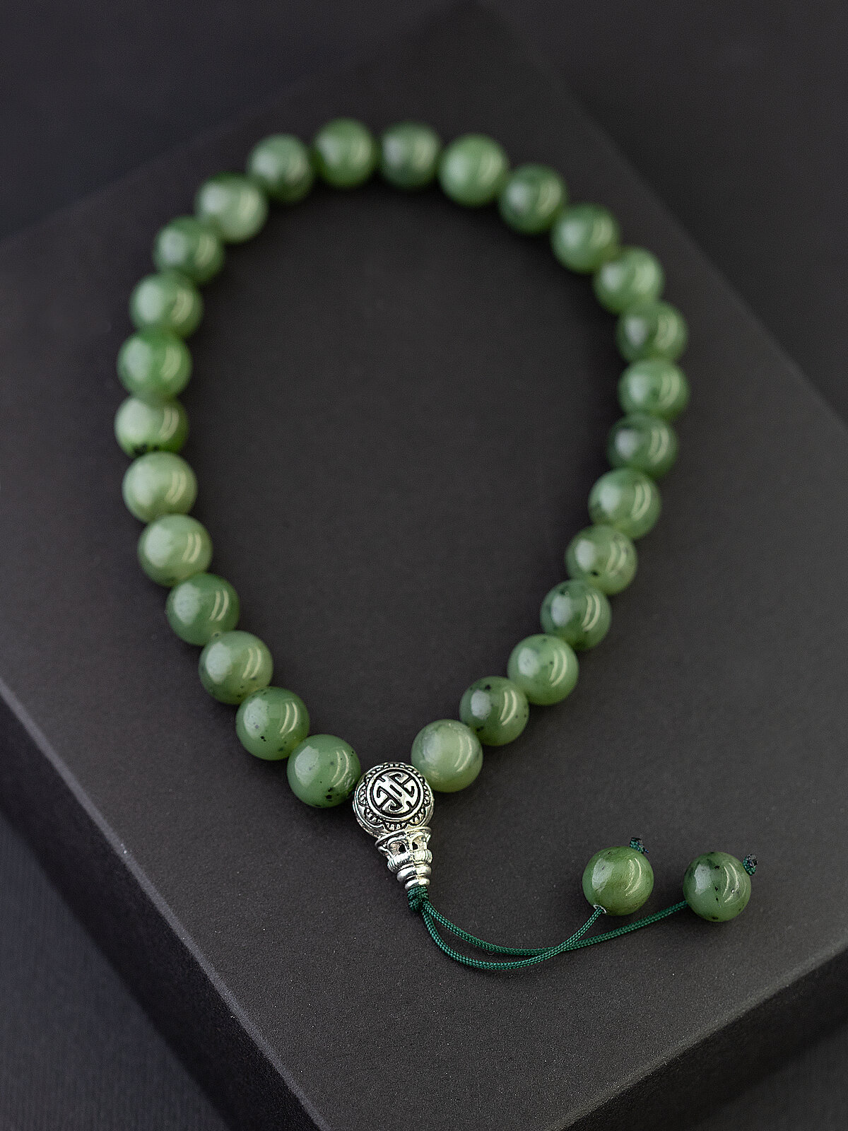 Чётки, нефрит