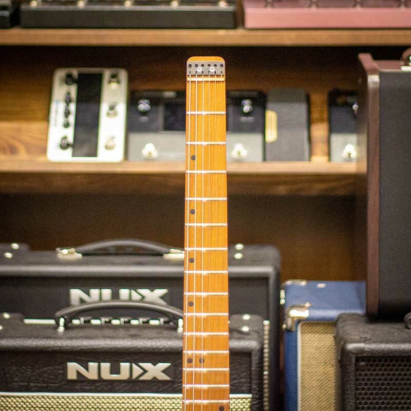 Laika Tele White Pickguard Тревел-гитара Ольха Темное покрытие — фото 1