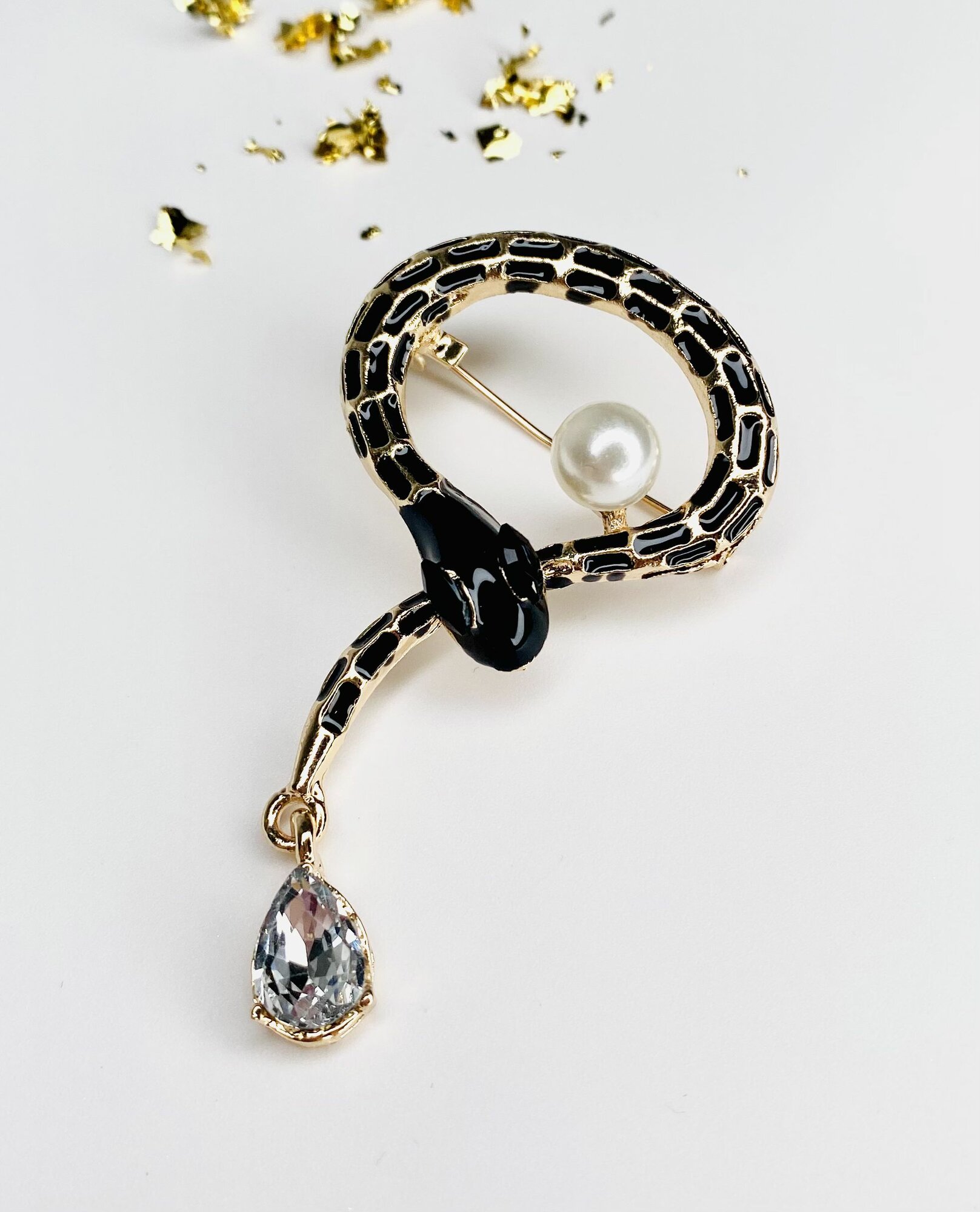 Брошь, стразы, искусственный камень