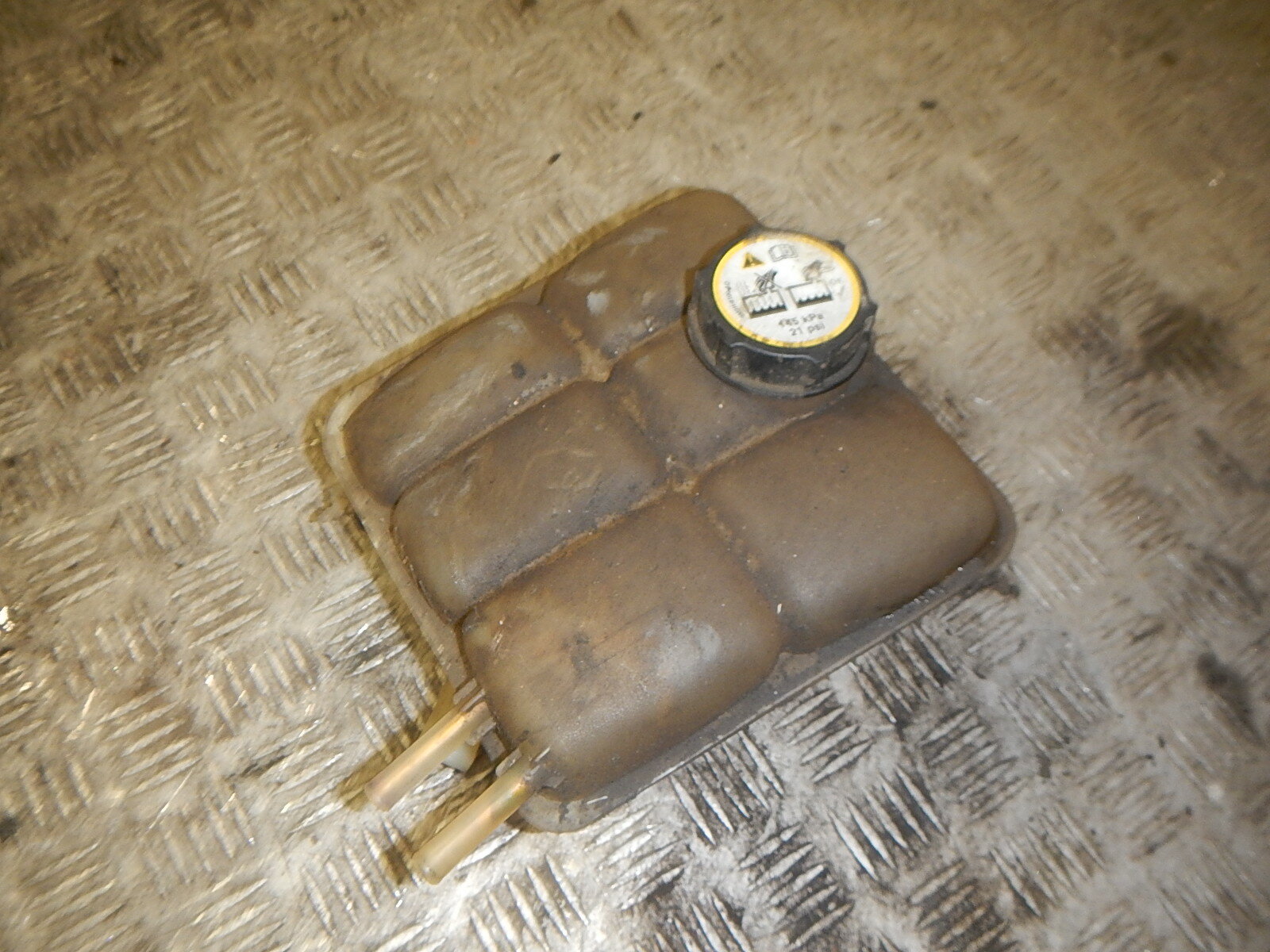 Б/У Бачок расширительный, Ford (Форд)-FOCUS 2 (05-08) FORD FOCUS 2 (05-08) Без крышки Сломано 2 крепления,отколот кусок к...