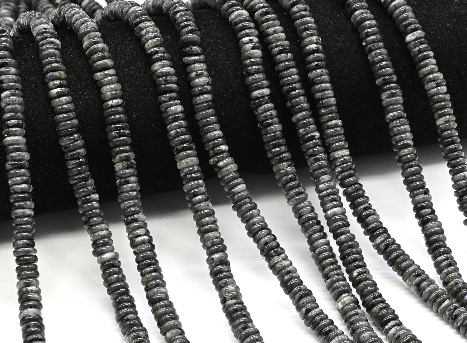 Бусины из лабрадора (ларвикита) диски 6*2мм, 38см, 150 бусин .