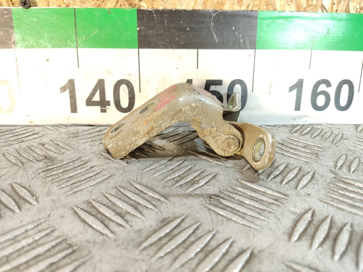 Петля двери передней правой верхняя NISSAN Almera N16 824202F030