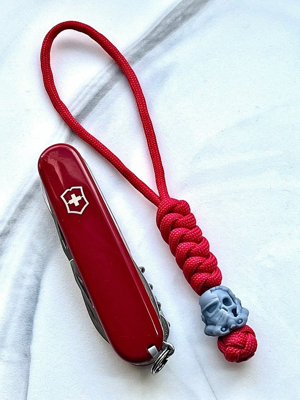 Темляк брелок для ножа из паракорда с пластиковой бусиной "Пехотинец империи"