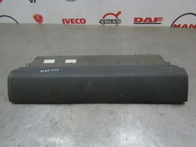 Накладка верхней консоли кабины средняя MAN TGS, TGX, TGA